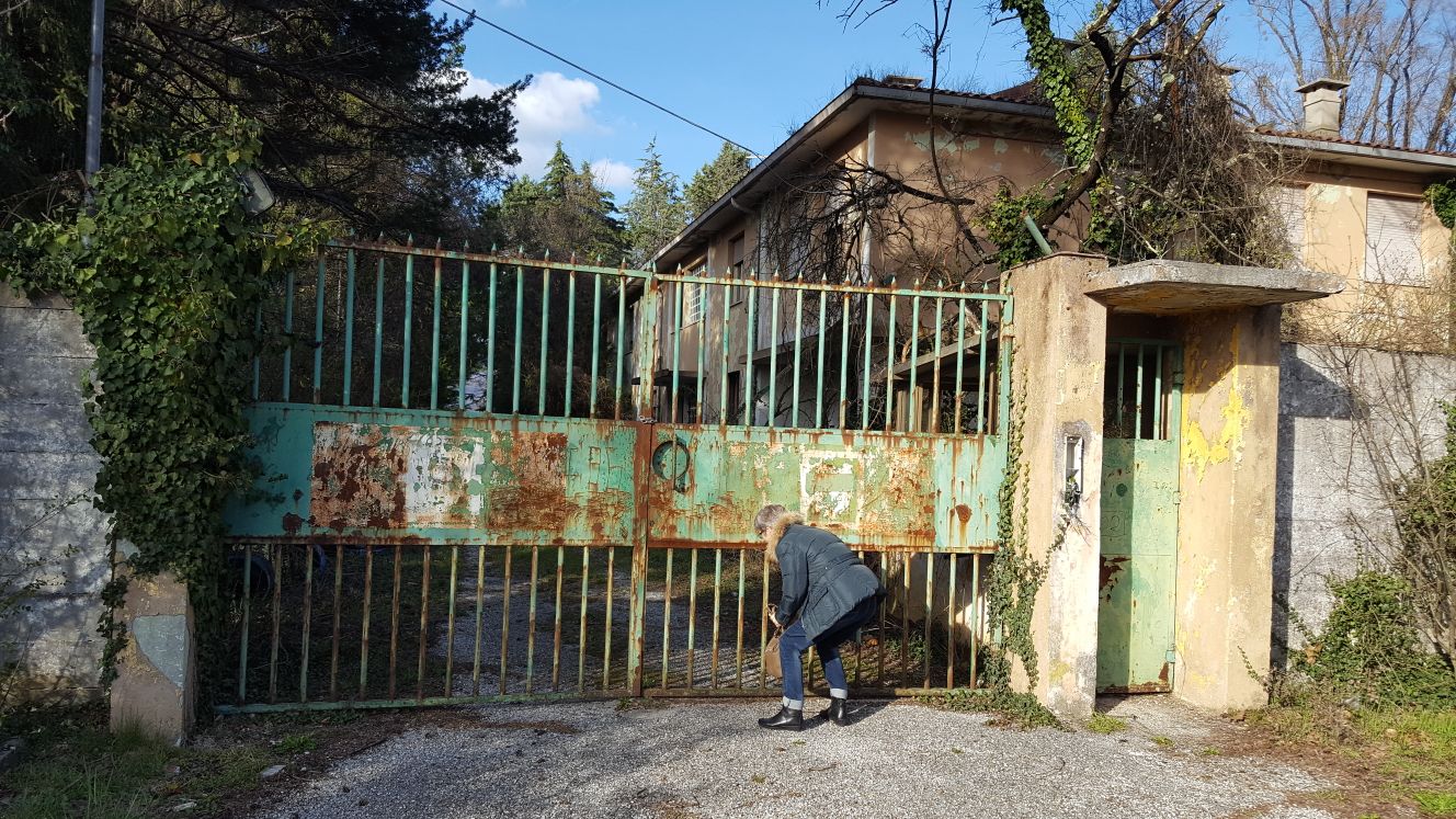 Caserma Urli di Tarcento nel degrado: "Un ritrovo per le messe ...