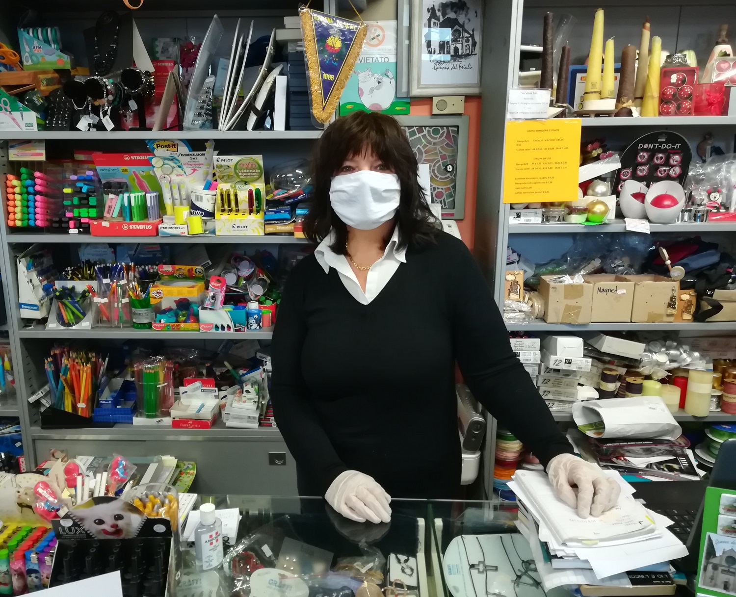 Gemona, la cartolibreria Il Papiro riapre dopo un mese