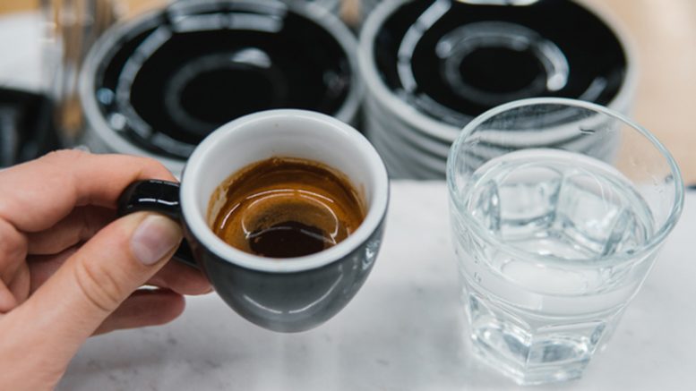 Il caffè al bar a Pordenone è un lusso, altro rincaro dopo pochi mesi
