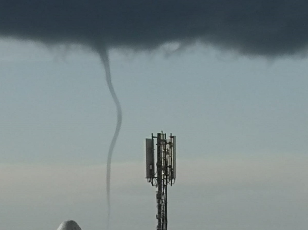 Trieste, tromba d'aria sul mare, la preoccupazione in città