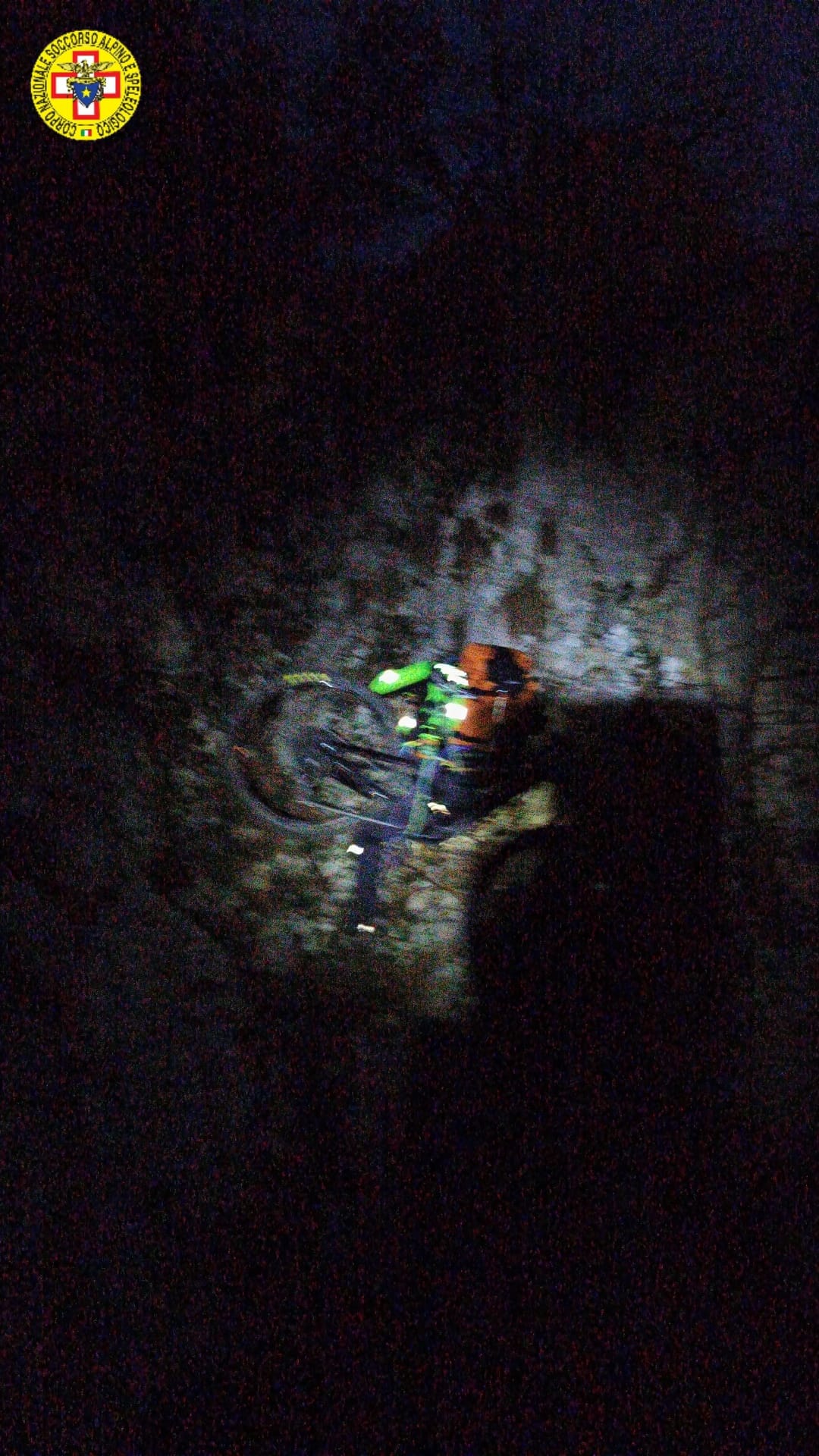 Gemona, ciclisti in pericolo sopra i salti di roccia della falesia del ...