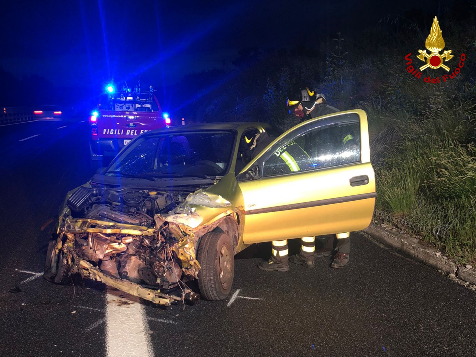 Lisert, finisce contro il guard rail sul raccordo autostradale
