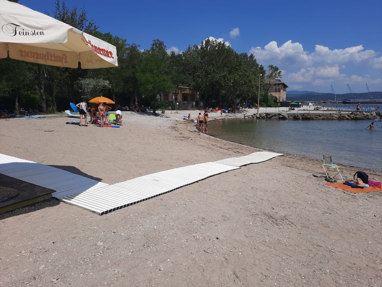 Monfalcone, le nuove passerelle pedonali sulla spiaggia di Marina Nova