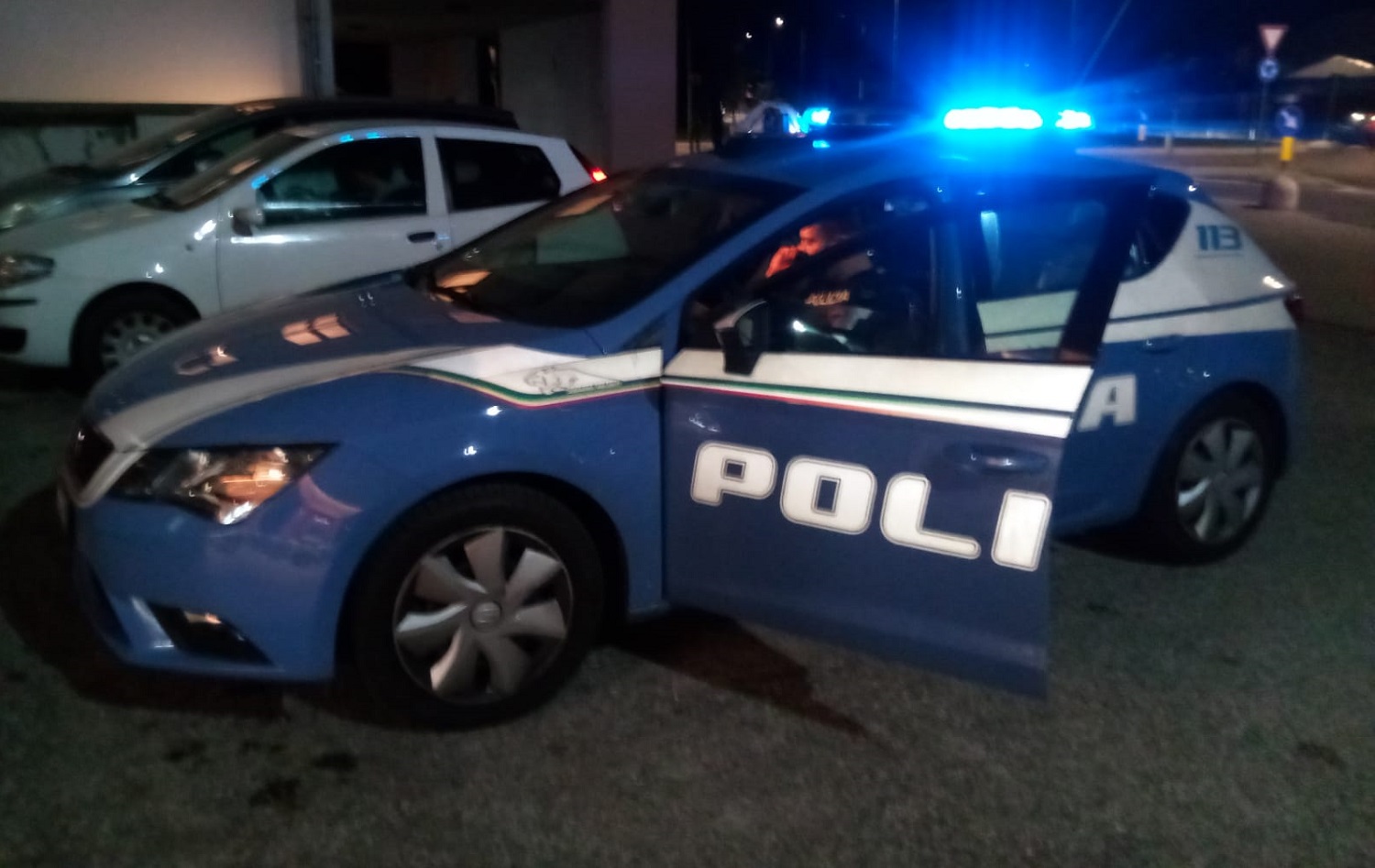 Udine, lei lo lascia e lui le danneggia l'auto a colpi di mazza Udine, lei lo lascia e lui le danneggia l'auto a colpi di mazza