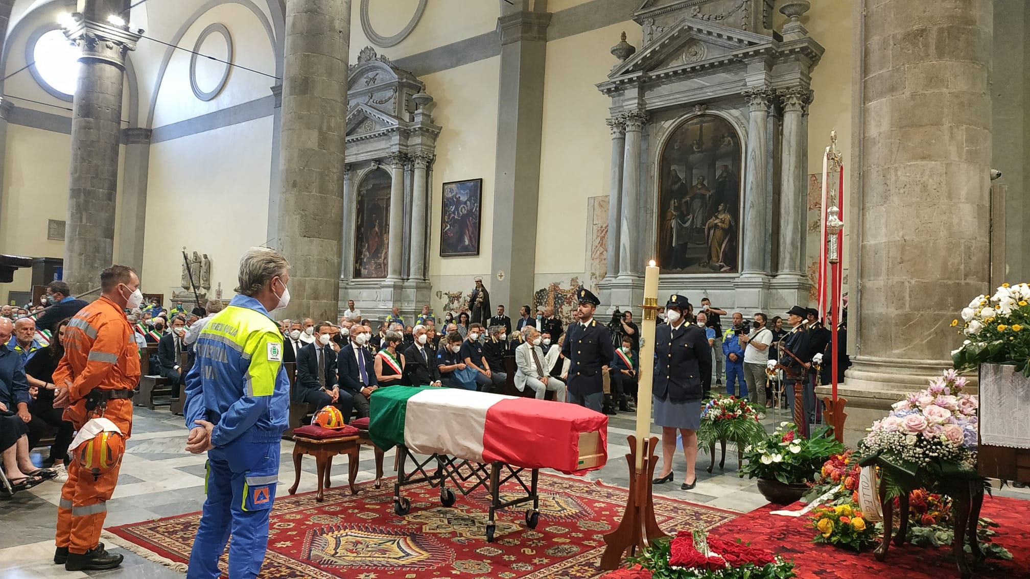Cividale si stringe nel dolore per funerali di Elena Lo Duca