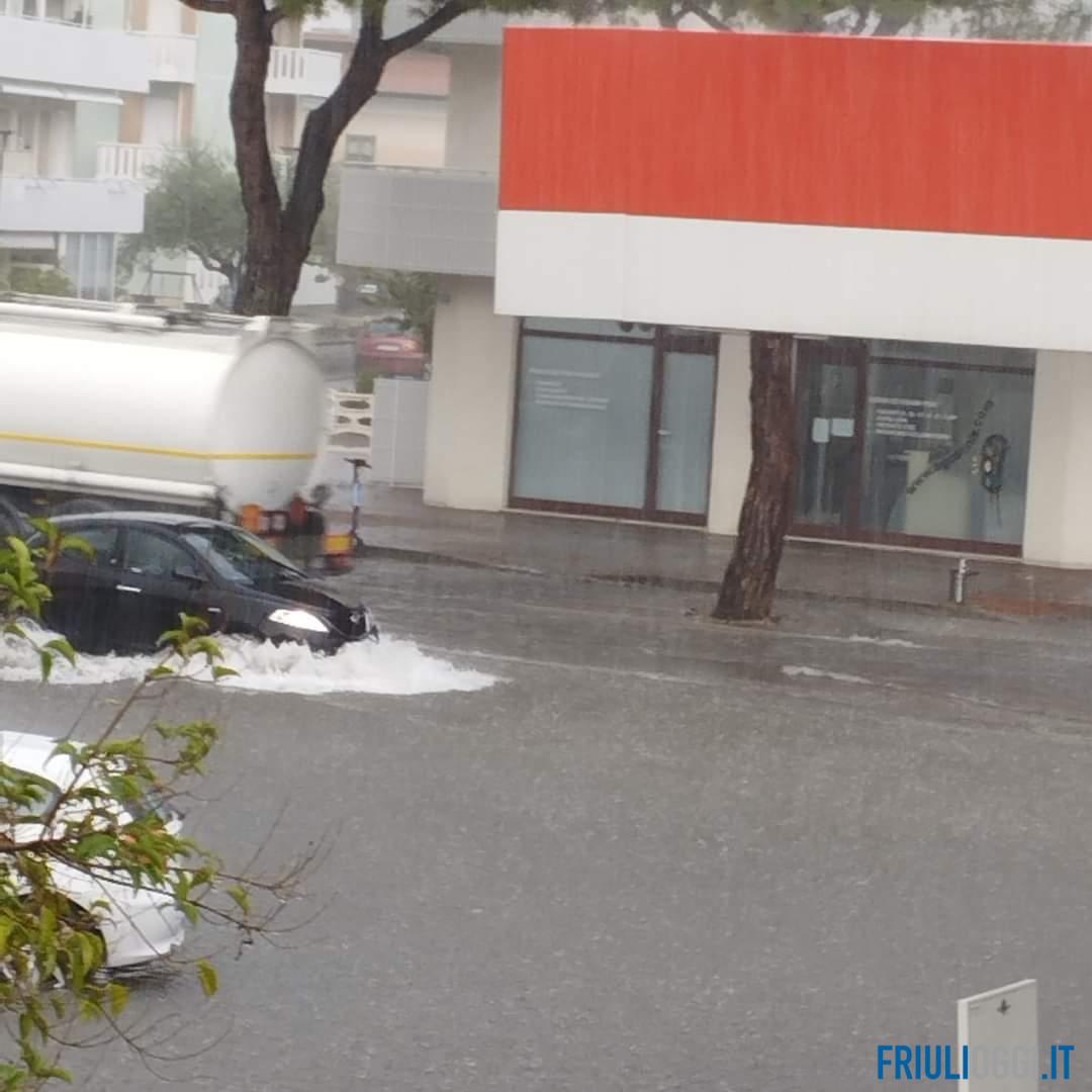 Maltempo, bomba d'acqua su costa del Friuli: evacuato campeggio