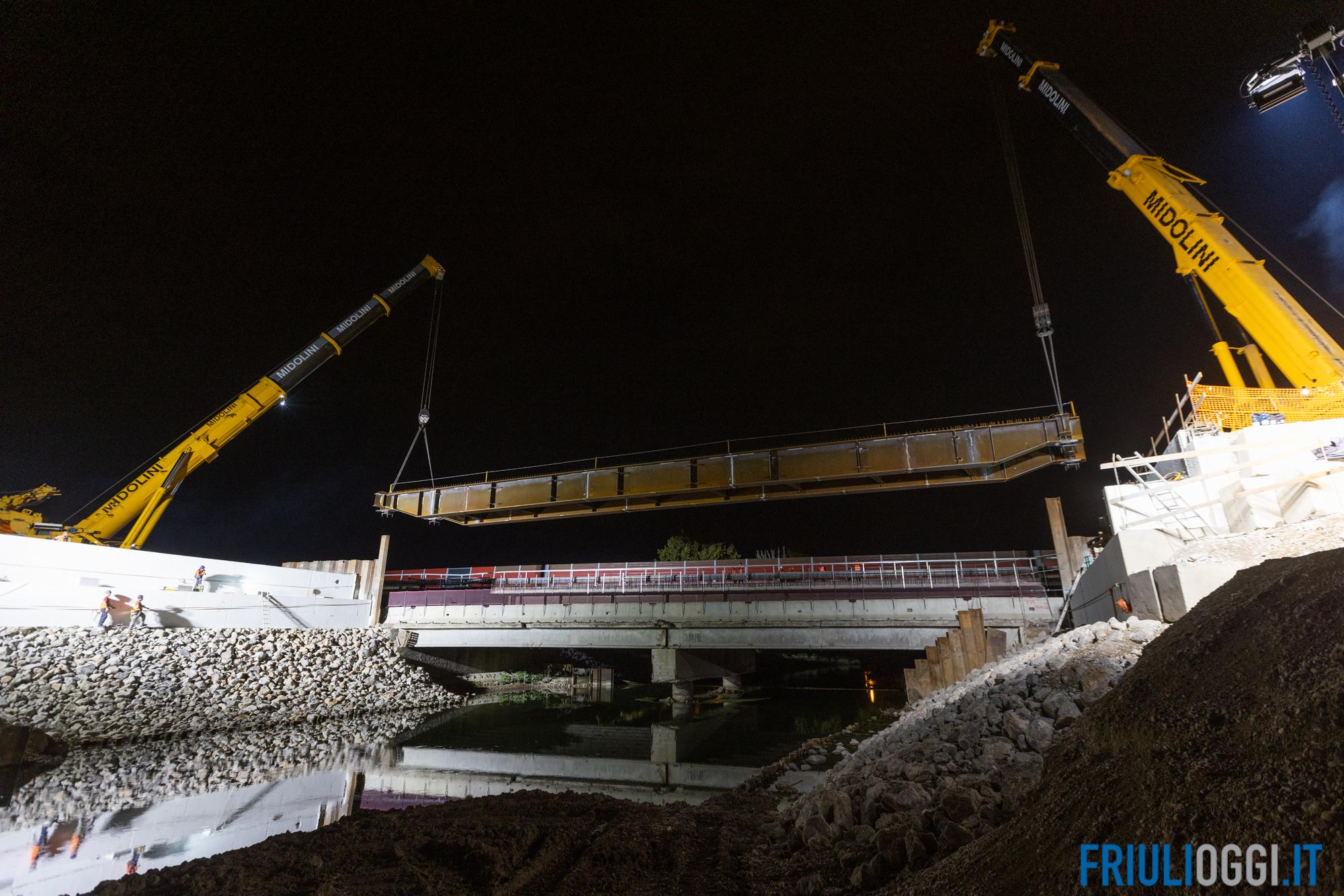 Lavori per la terza corsia in A4, varato il nuovo ponte sul fiume Lemene
