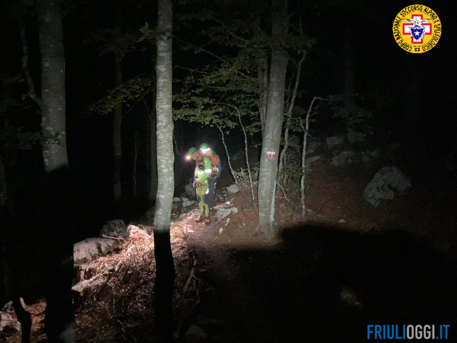 Perdono il sentiero sui monti a Forni Avoltri, soccorsi 2 escursionisti