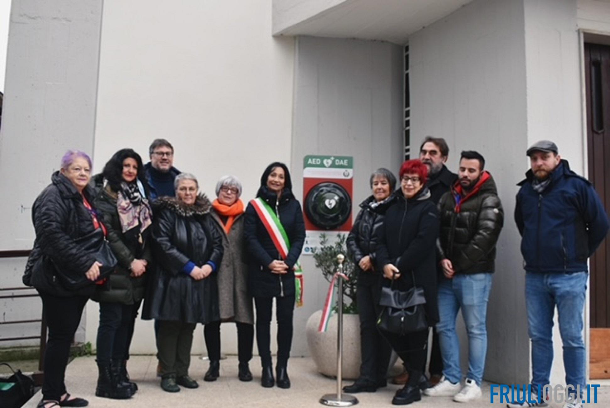 A Monfalcone un nuovo defibrillatore: il dono della famiglia Boato