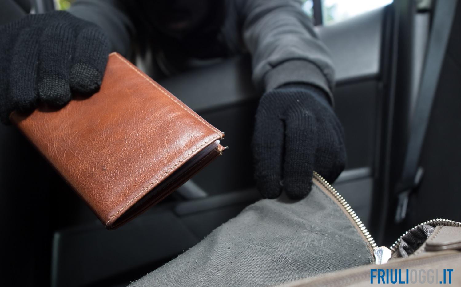 Cave del Predil, furti nelle auto dei turisti parcheggiate al lago