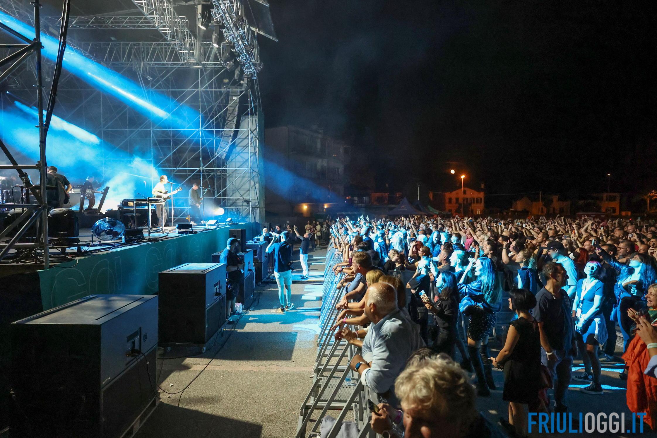 Gli Editors infiammano Gorizia, 2400 al concerto alla Casa Rossa