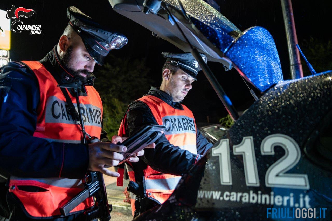 Beccato con la droga in auto, rifiuta il test: 20enne nei guai
