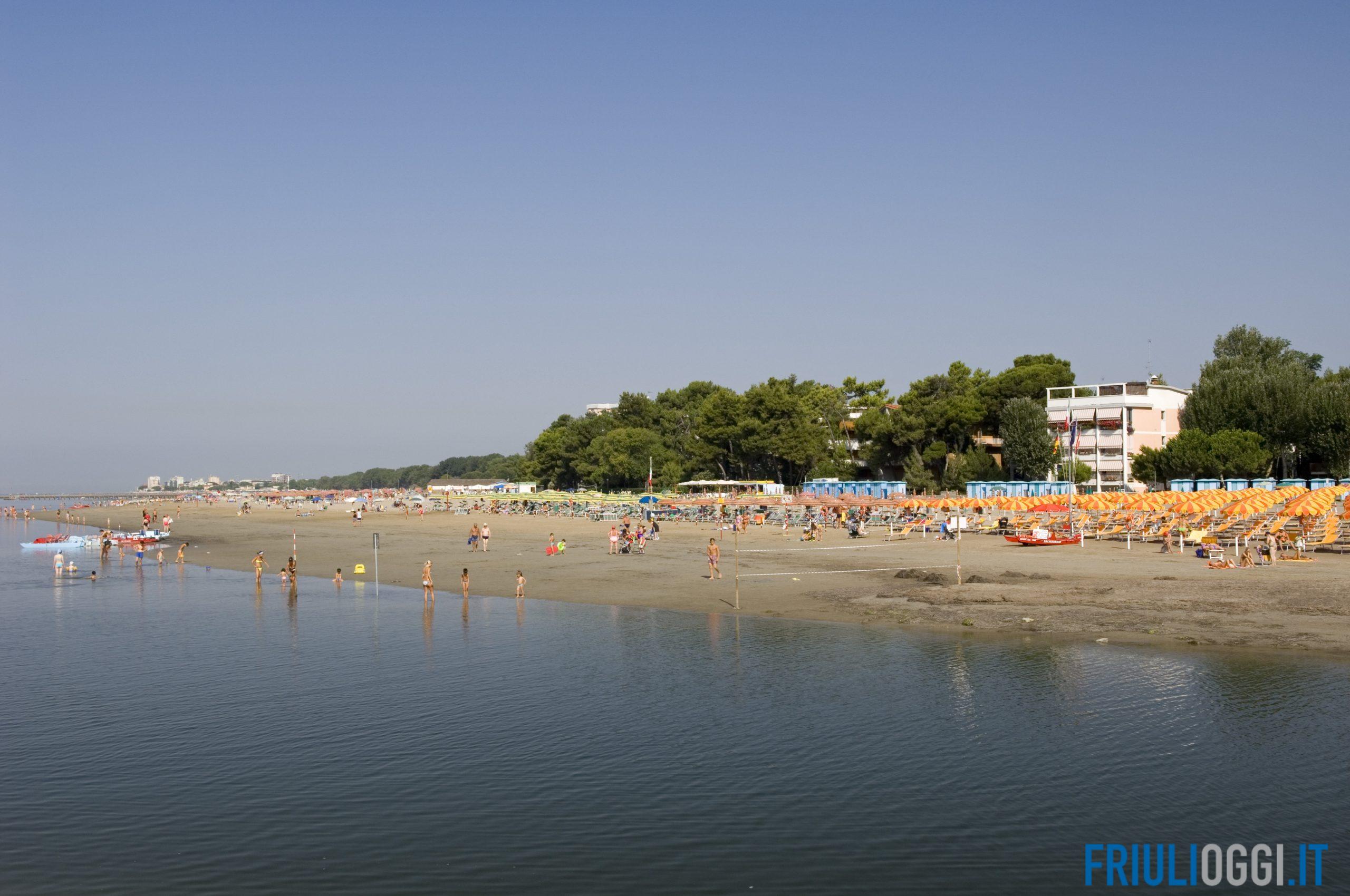 Grado, 82enne si tuffa per salvare 2 ragazze e rischia di annegare