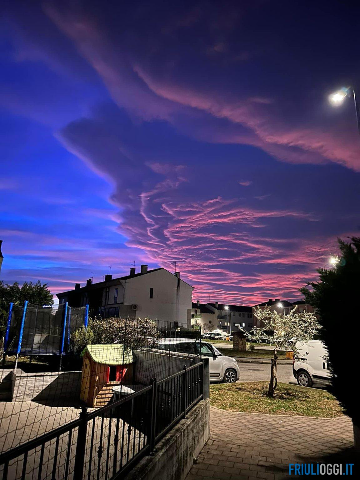 Il cielo si dipinge di rosso: la spettacolare alba in Friuli