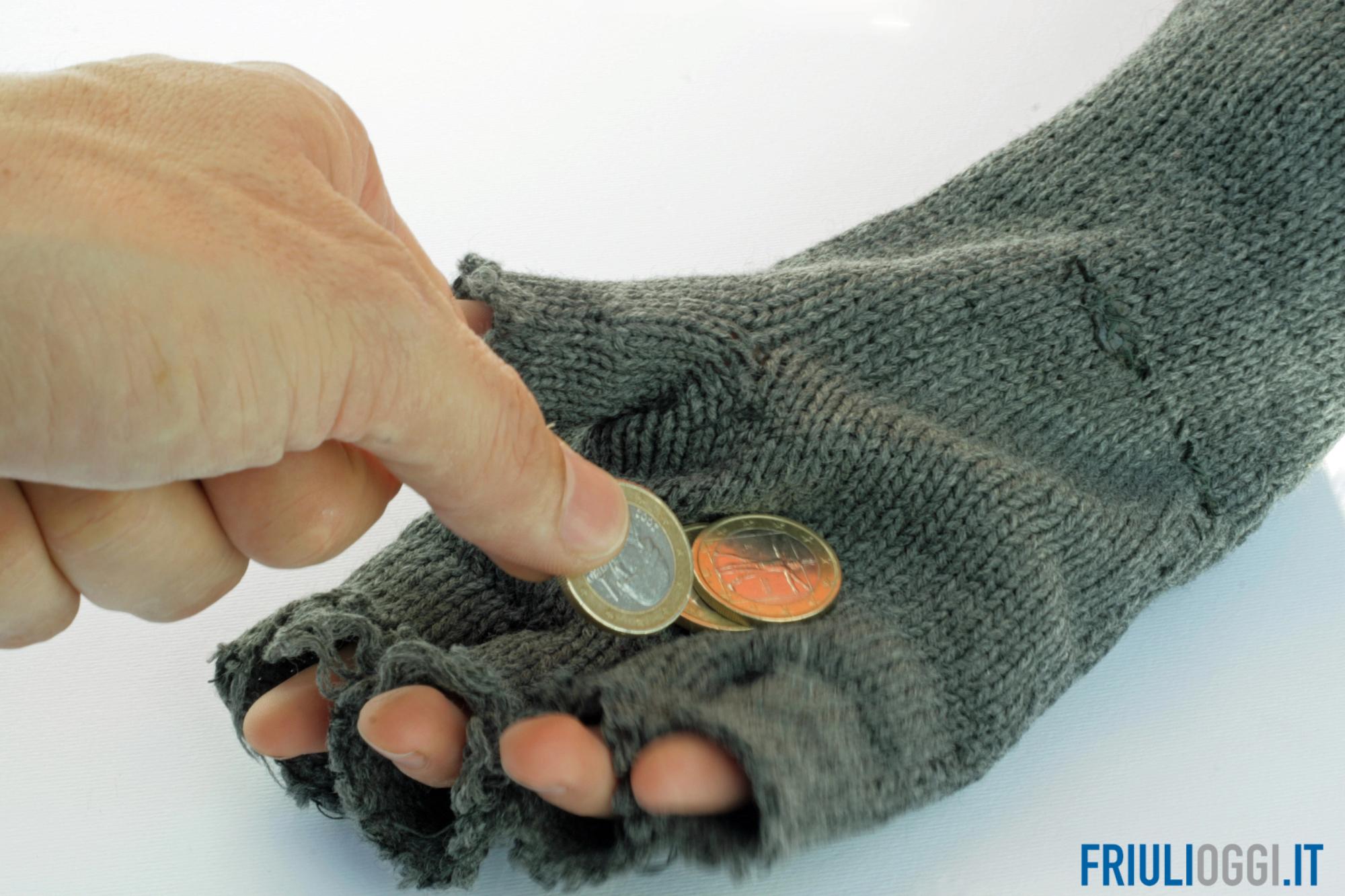 Udine, chiede l'elemosina poi deruba l'uomo che gliel'ha fatta