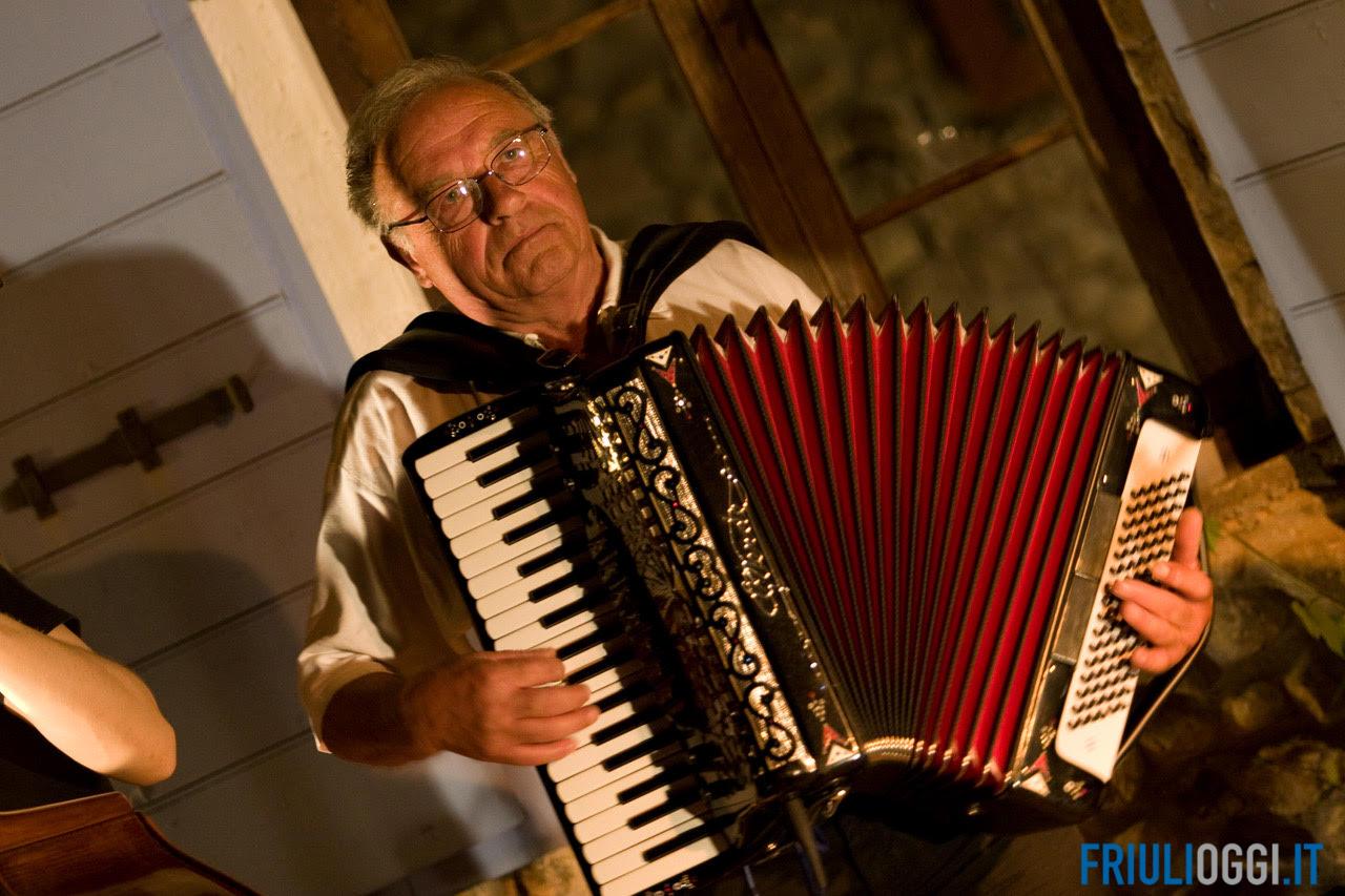 Addio a Giacomuzzi, portava la tradizione del Friuli con la sua fisarmonica