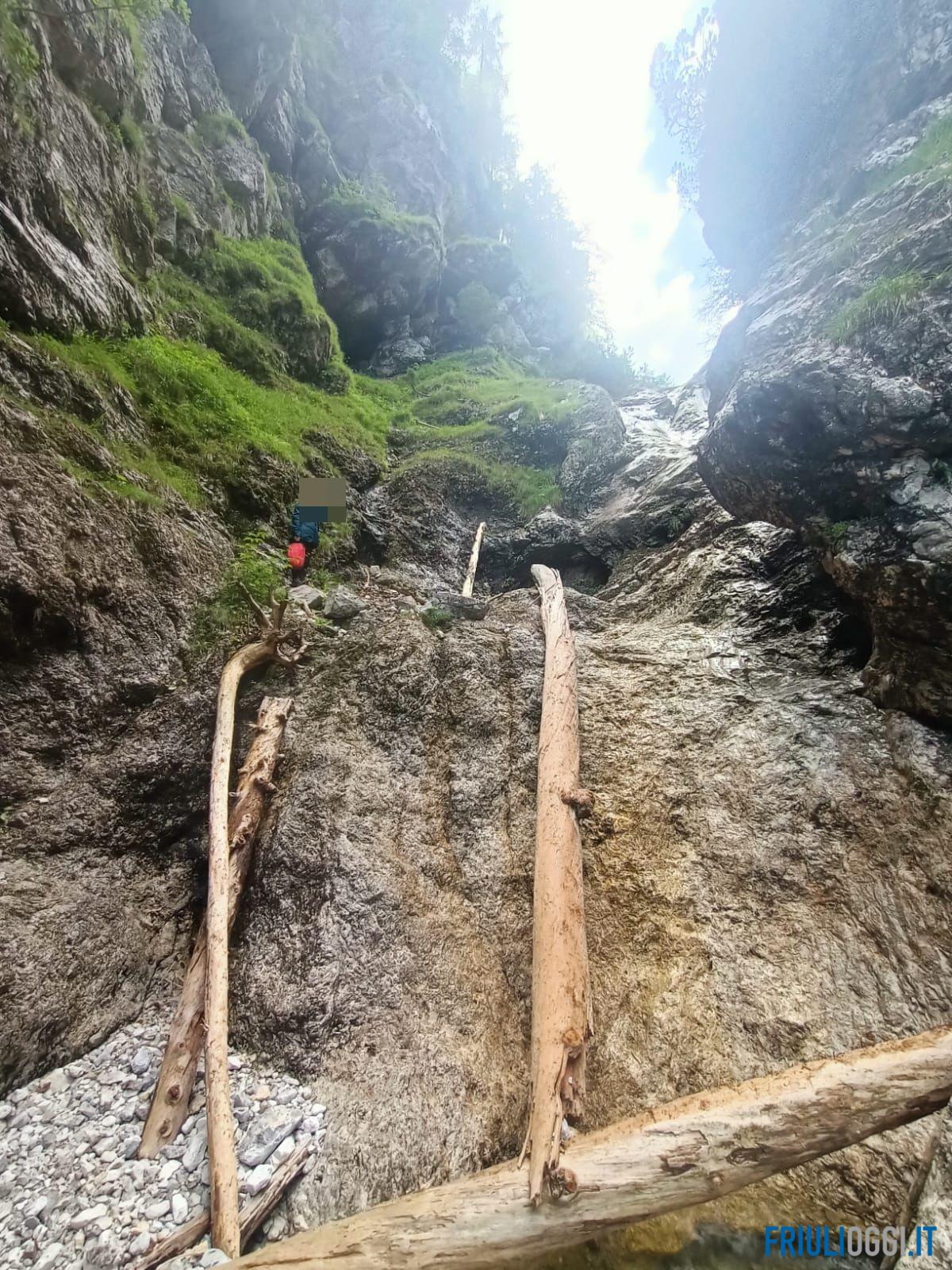 Perdono il sentiero e rimangono bloccati: soccorsi due turisti