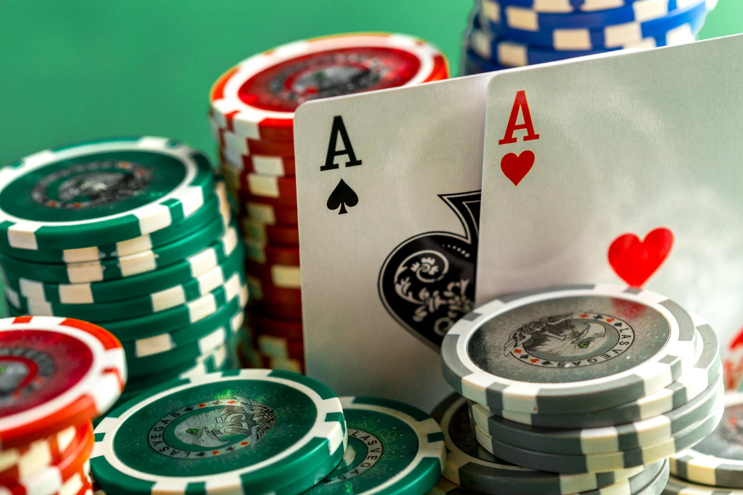 Studio, esperienza e nervi saldi: così si cresce nel gioco del poker