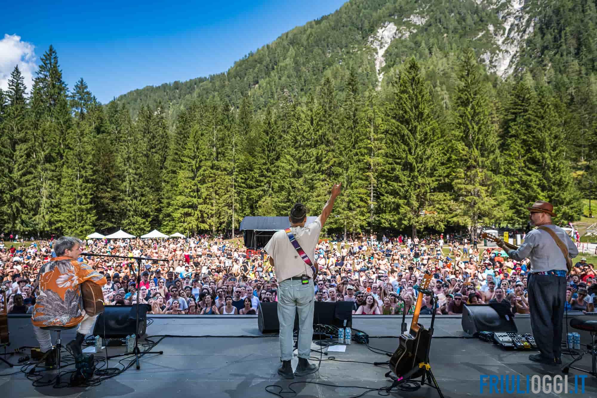 Mannarino, il Mystery Concert ai laghi di Fusine