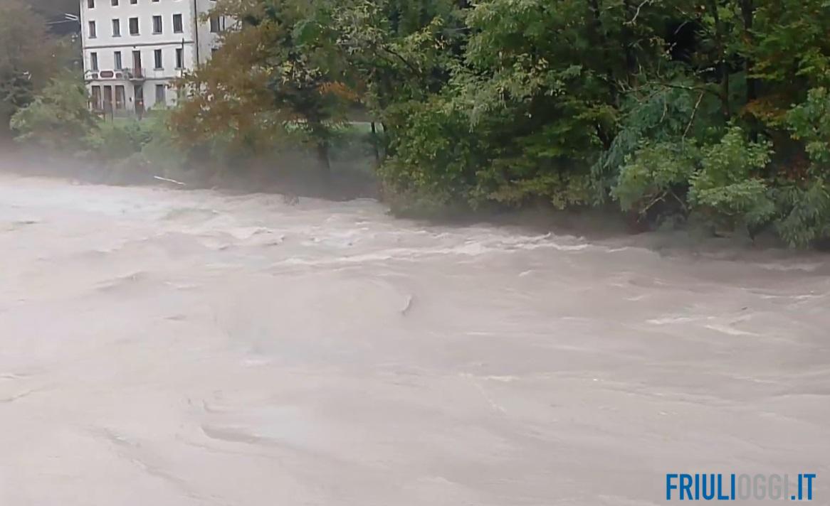 Frane, guadi chiusi e fiumi ingrossati: il maltempo in Friuli