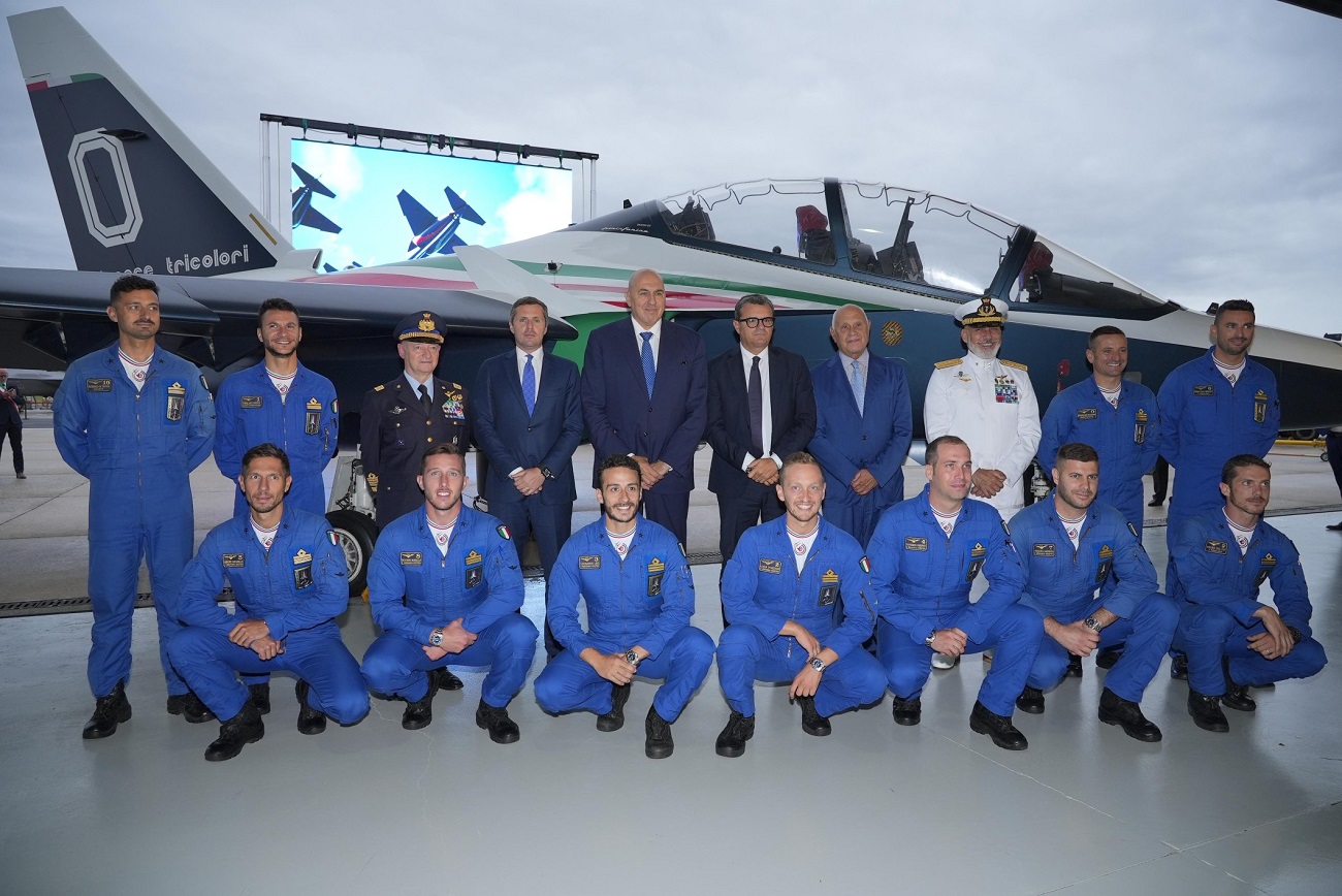 Presentato il nuovo aereo delle Frecce Tricolori: ecco l'M-346
