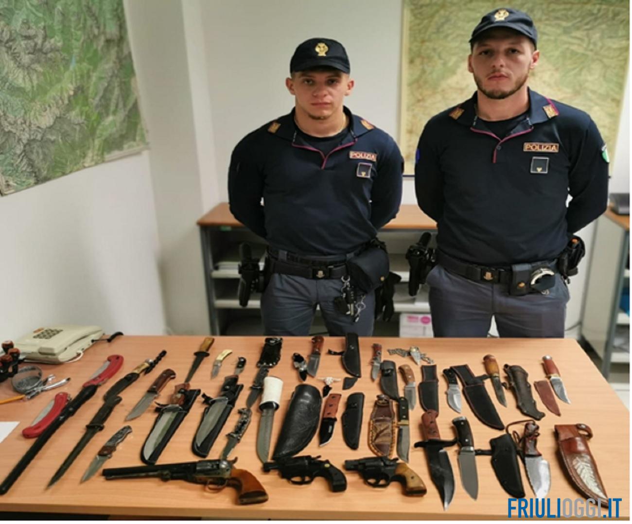 Tarvisio, in auto con 22 coltelli e pistole: la Polizia sequestra le armi