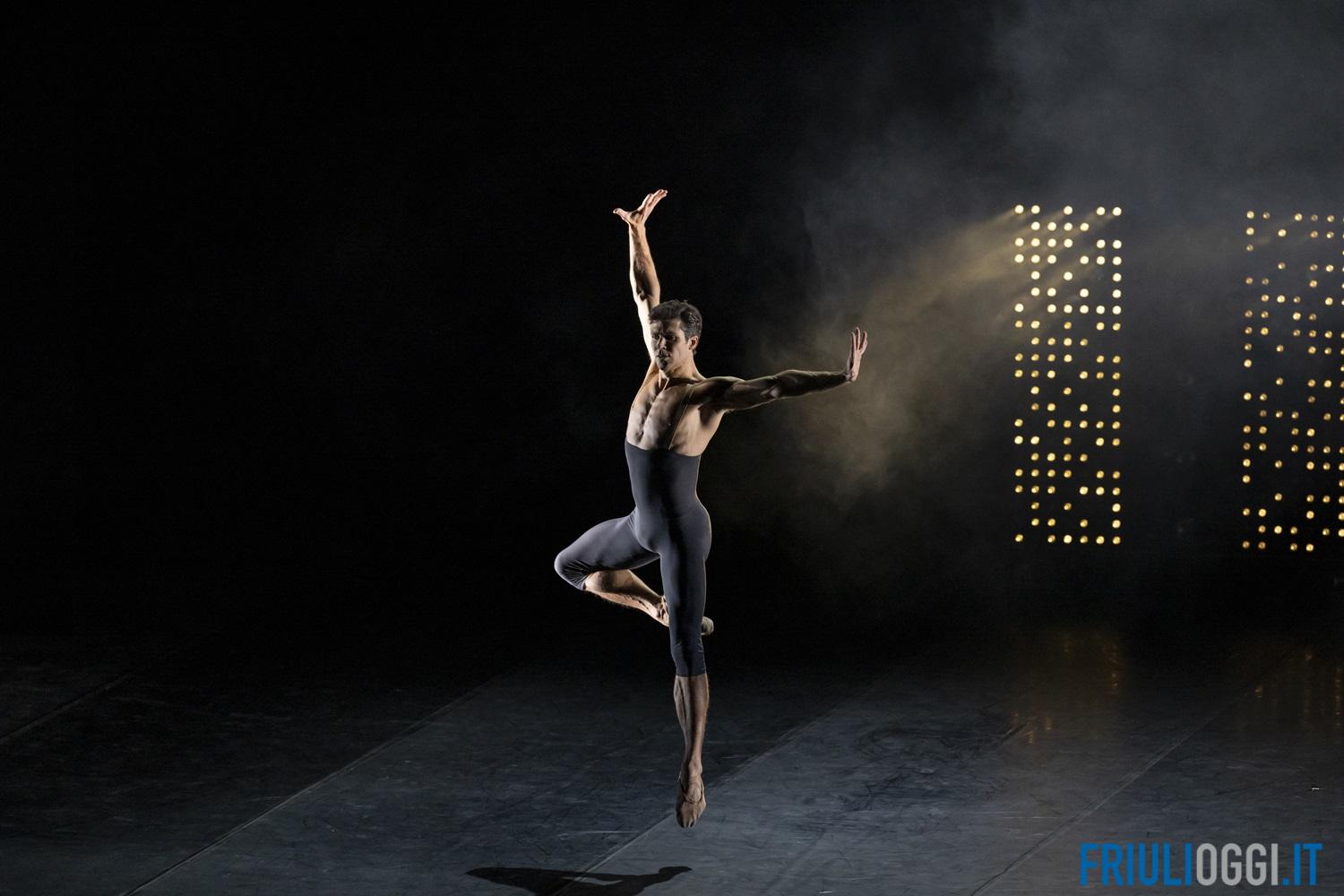 Roberto Bolle and Friends, il doppio appuntamento al Teatro Nuovo ...