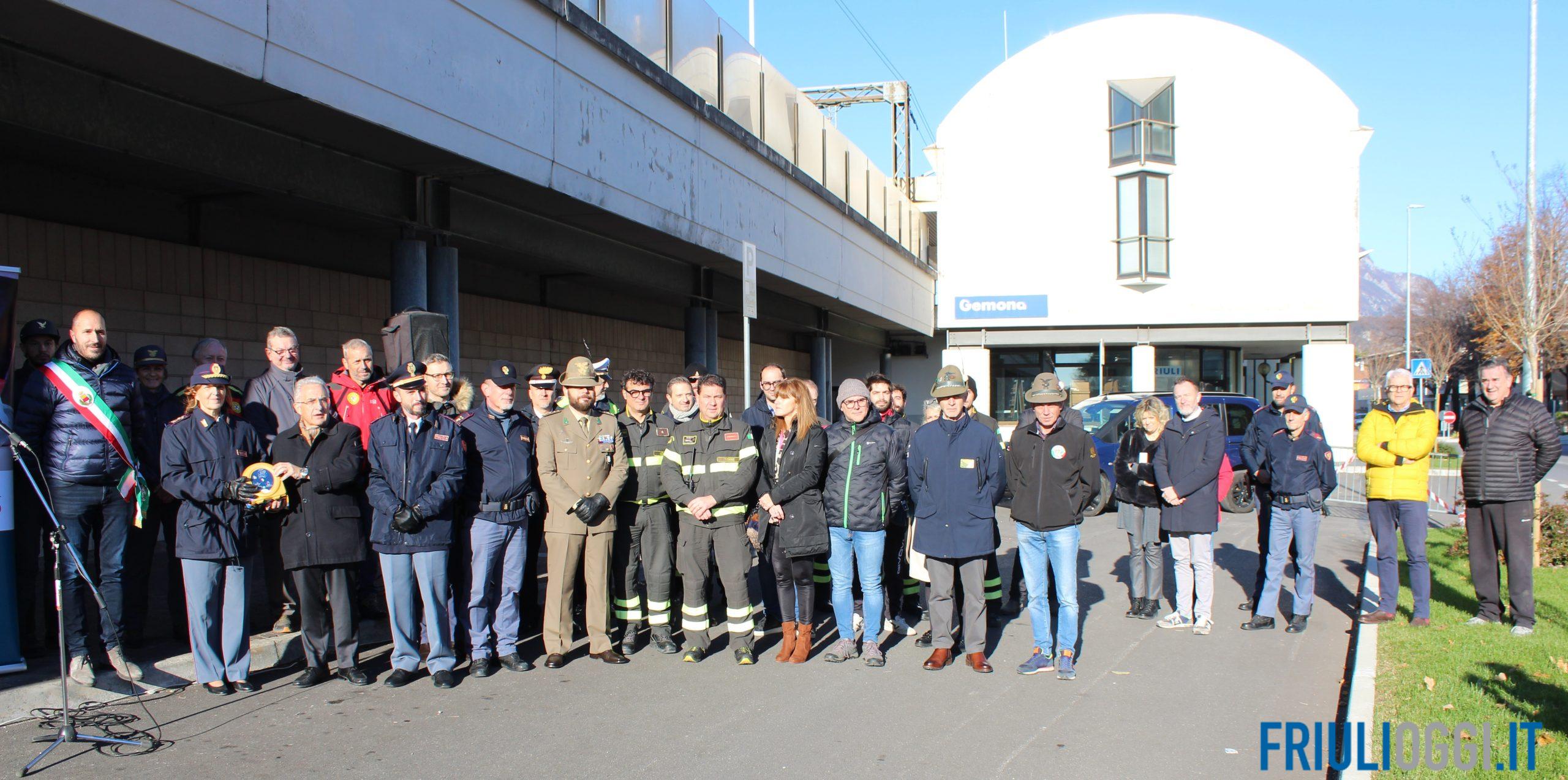 PrimaCassa dona un defibrillatore per la stazione di Gemona