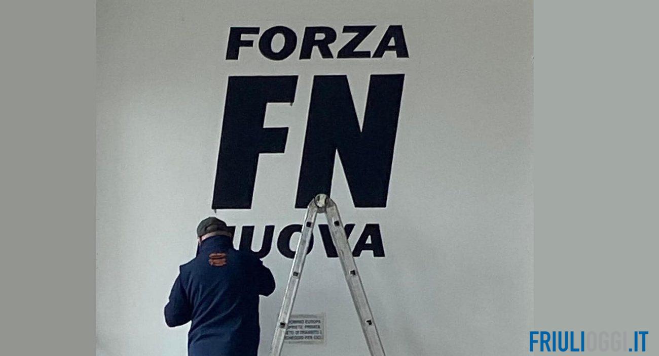 Il simbolo di Forza Nuova sul muro condominiale scatena la protesta