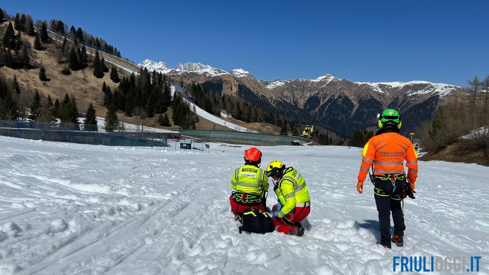 Sciatore cade fuoripista e due escursionisti perdono il sentiero